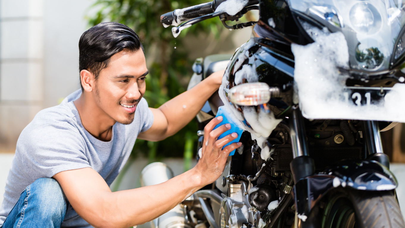 Panduan Lengkap Cara Buka Usaha Cuci Motor bagi Pemula (+ Analisis Modal)